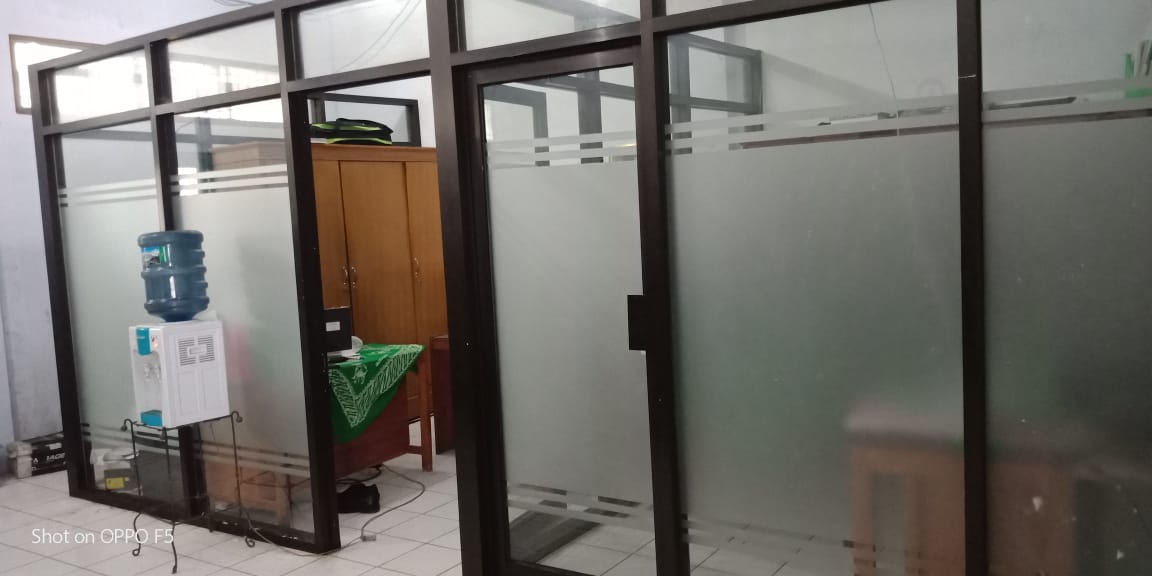 cutting stiker sandblast untuk kantor dan sticker sandblast custom